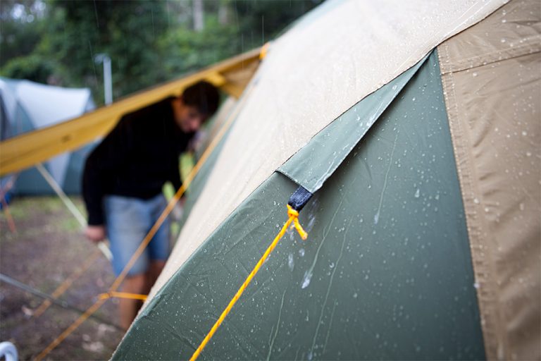 A Beginner's Guide to Pitching a Tent | Snowys Blog